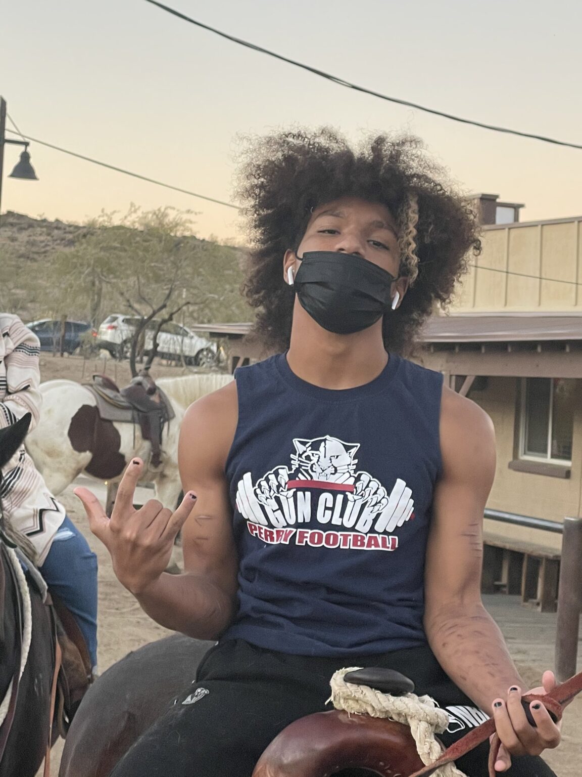 Star Arizona HS football player Zyon Anderson committed suicide at 16