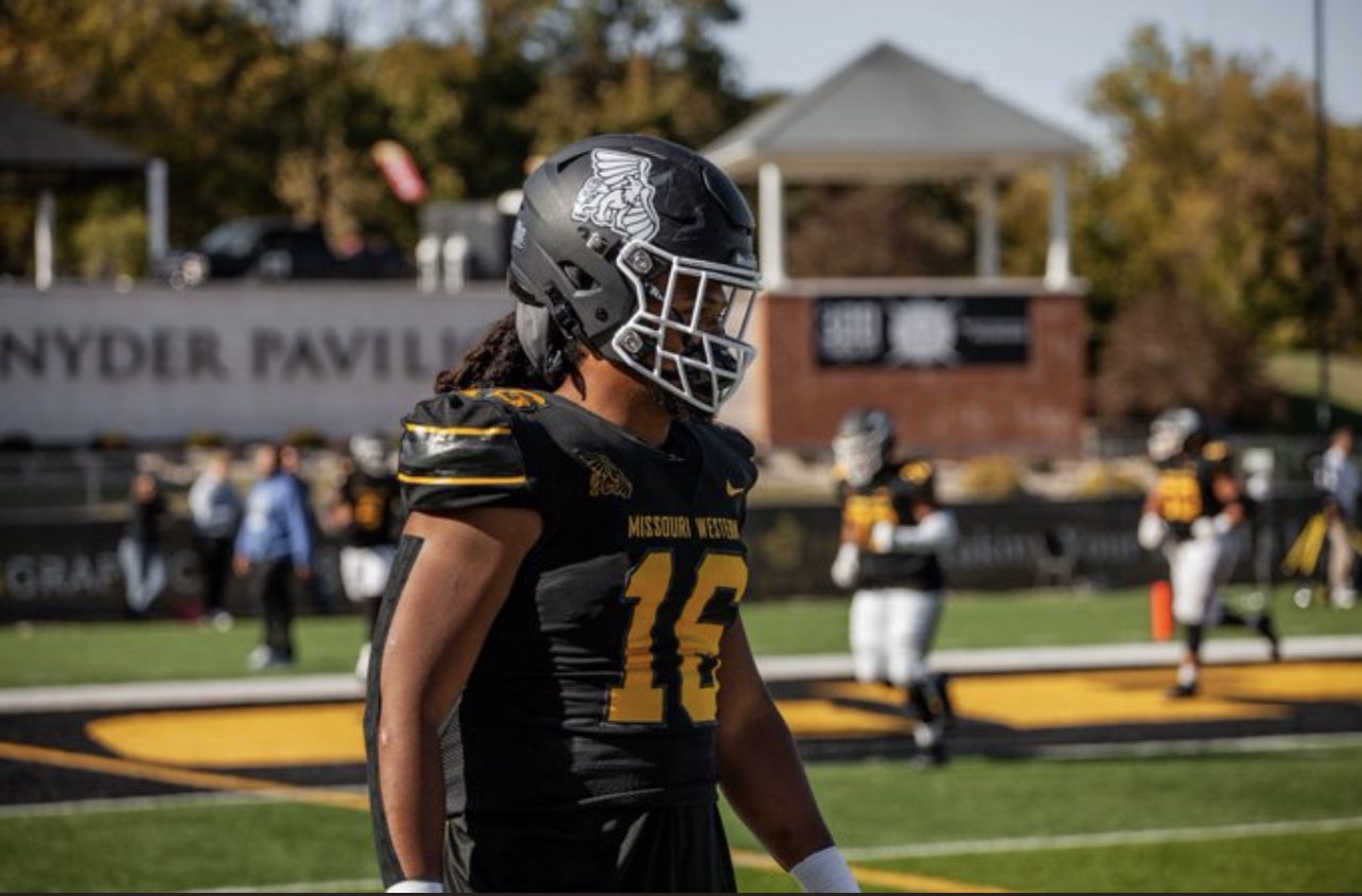 Meet 2023 Draft Prospect Isaac Wallace, LB, Missouri Western