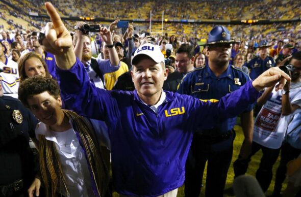 Ex-LSU HC Les Miles is suing LSU for tarnishing his name