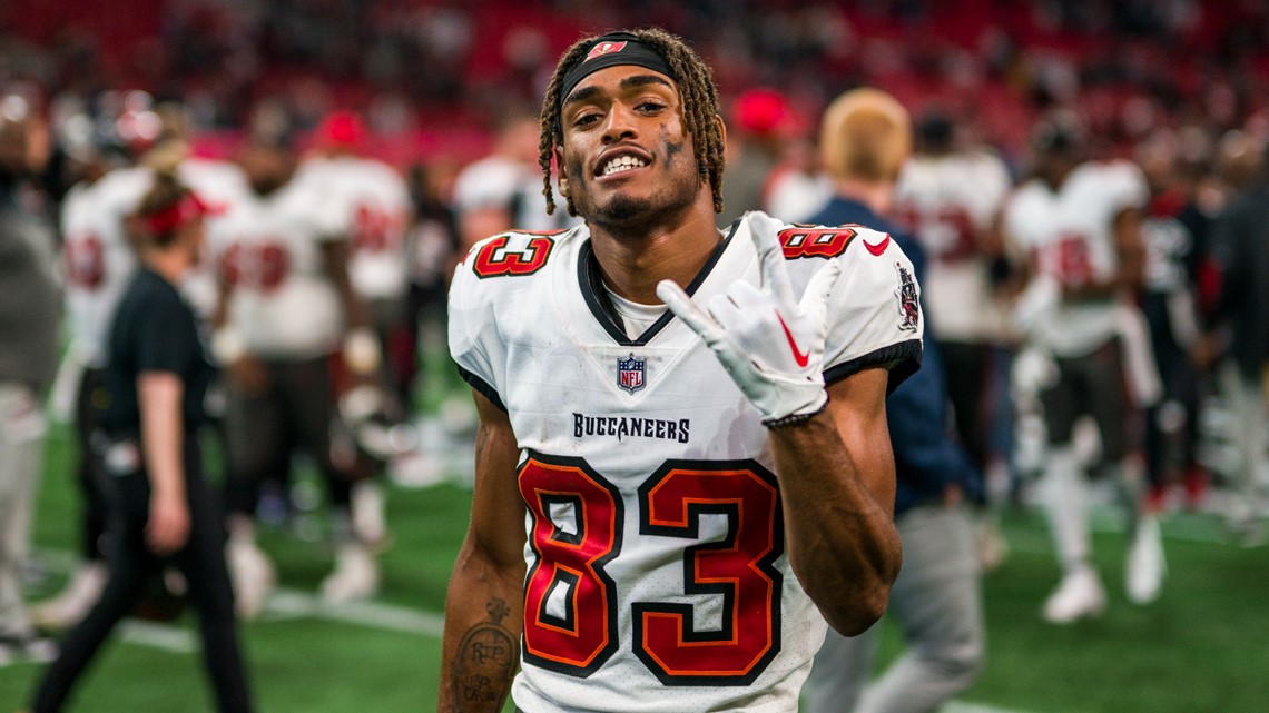 Buccaneers football player's wife claims he beat her badly